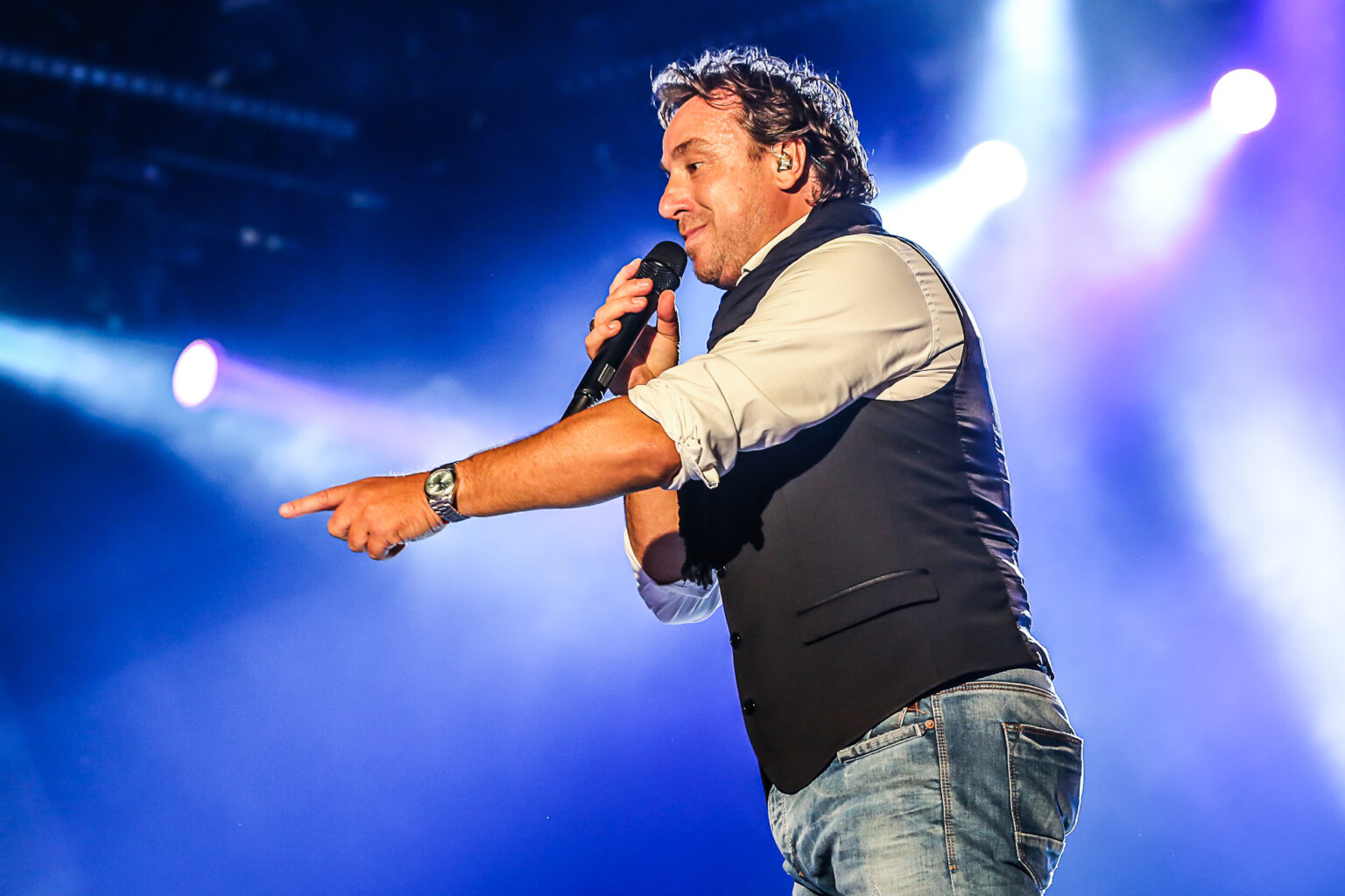Werd Marco Borsato een oor aangenaaid? - Show24